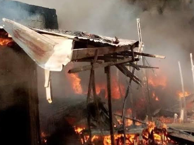 Alvi Chowk fire destroys shops and goods - Pakistan Today