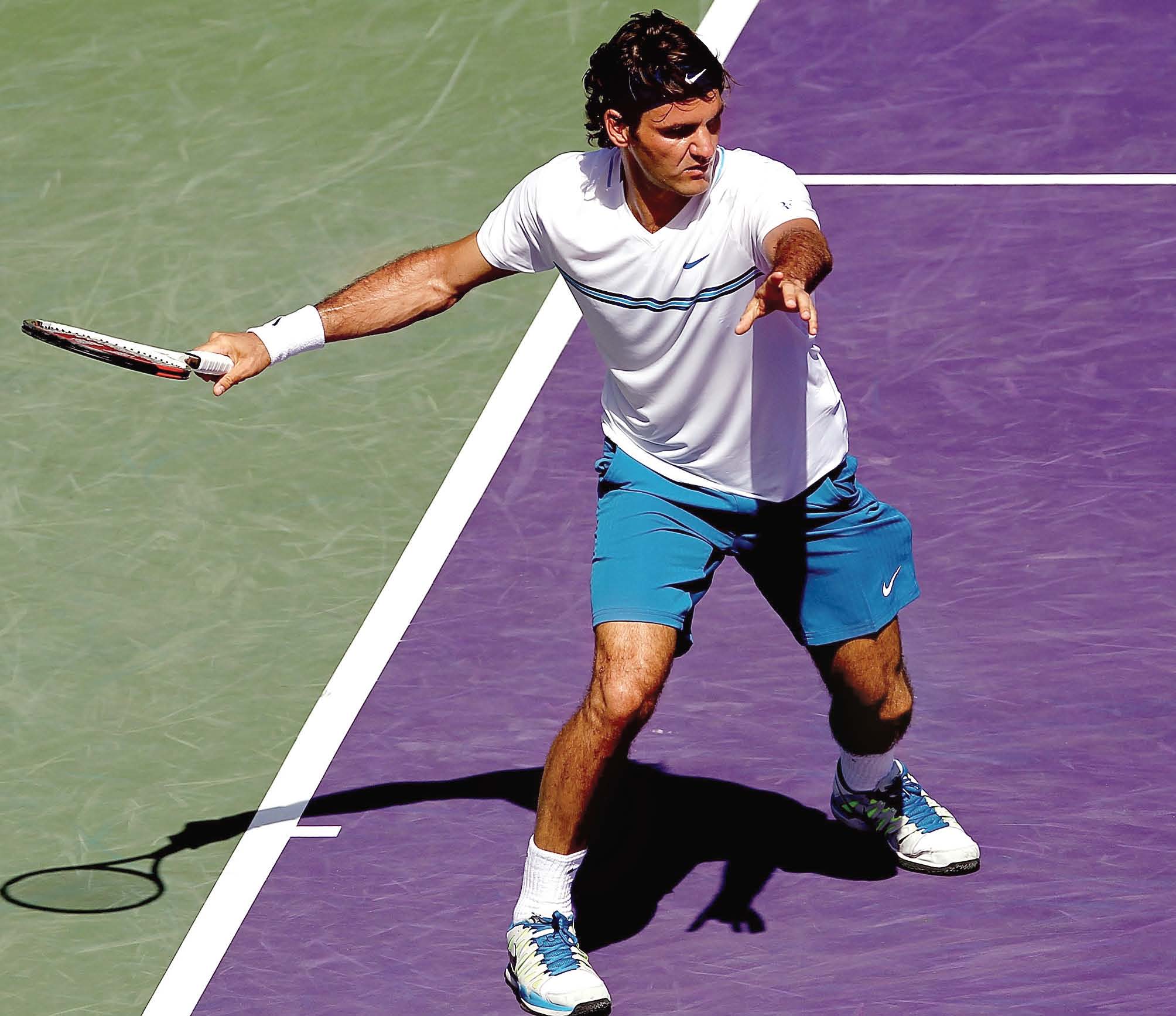 Federer advances at Miami Open