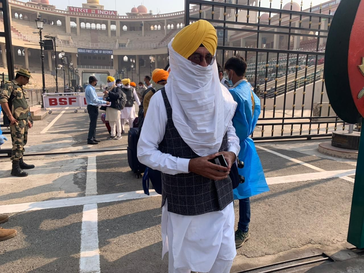 Indian Sikh pilgrims reach Pakistan through Wahga Border