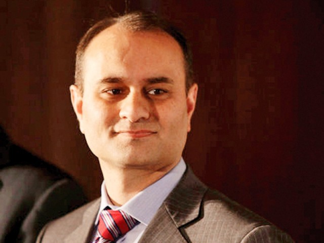 Ex-Chicago comptroller extradited from Pakistan to serve jail term in US