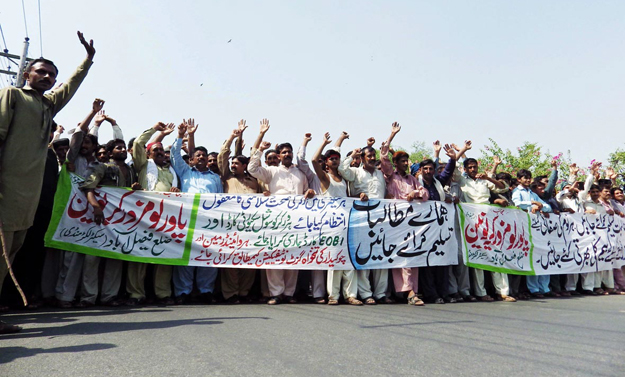 ‘Don’t leave us to starve’: Workers protest closure of textile mills