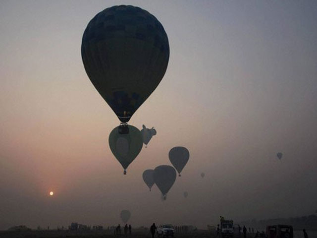 Stunning photographs from Taj Mahal's first-ever balloon festival