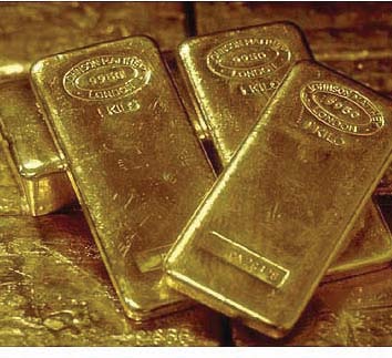 Gold touches new record