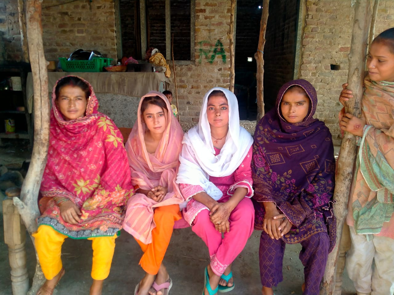 From dust to dreams: a nomadic path to learning