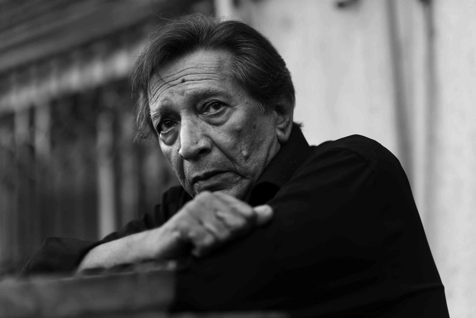 Talat Hussain, behind the curtain