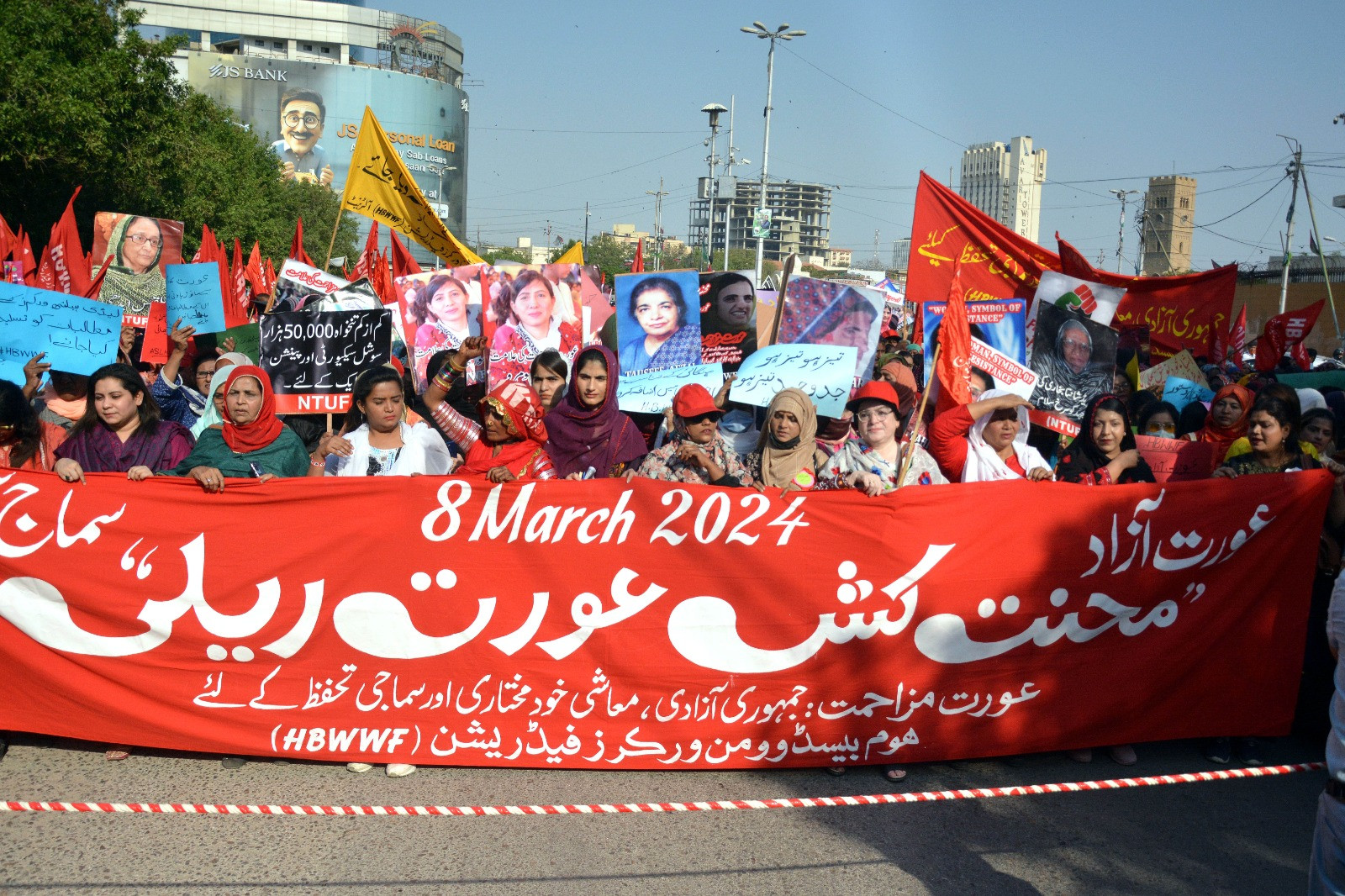 Aurat March attracts diverse crowd at Karachi’s Frere Hall