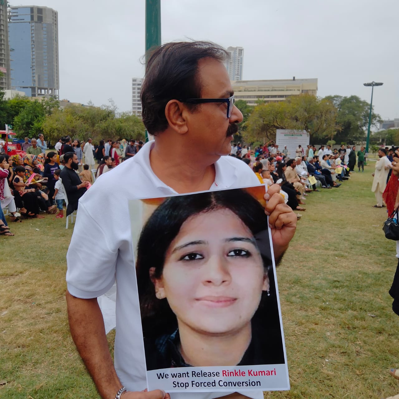 Religious minorities demand equal rights in Karachi march